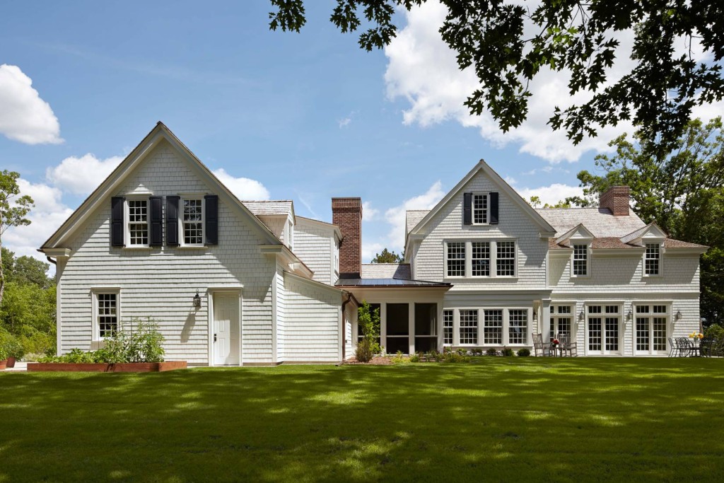 White Colonial Farmhouse Tour from Murphy & Co. - KristyWicks.com
