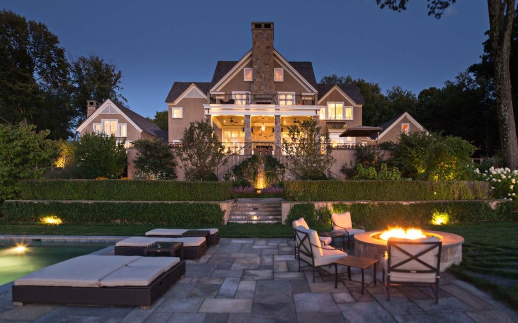 Sunday Home Exteriors - KristyWicks.com